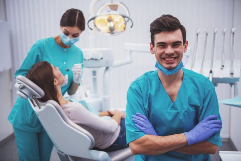 Professional-dentist-office_477146086 | 下北沢駅前歯科クリニック